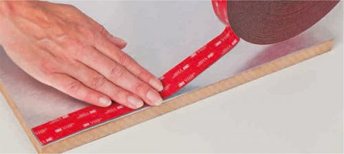 Come applicare il nastro biadesivo (e come toglierlo) - Arix Blog